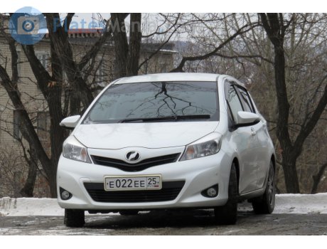 е022ее25, Toyota Vitz (Primorye (Maritime) Krai) License plate Russia