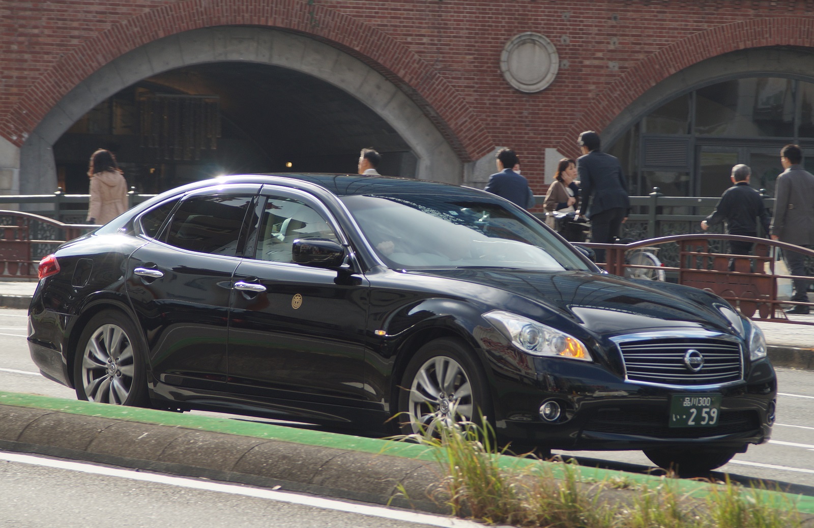 "品川 300 い 259" photos Nissan Fuga. Japan