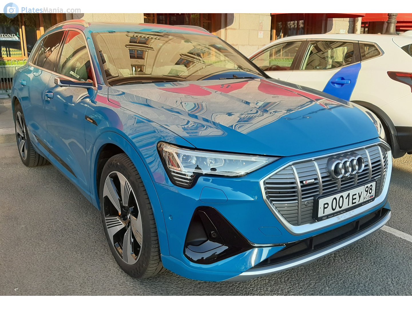 "р 001 еу 98" photos Audi e-tron. Russia