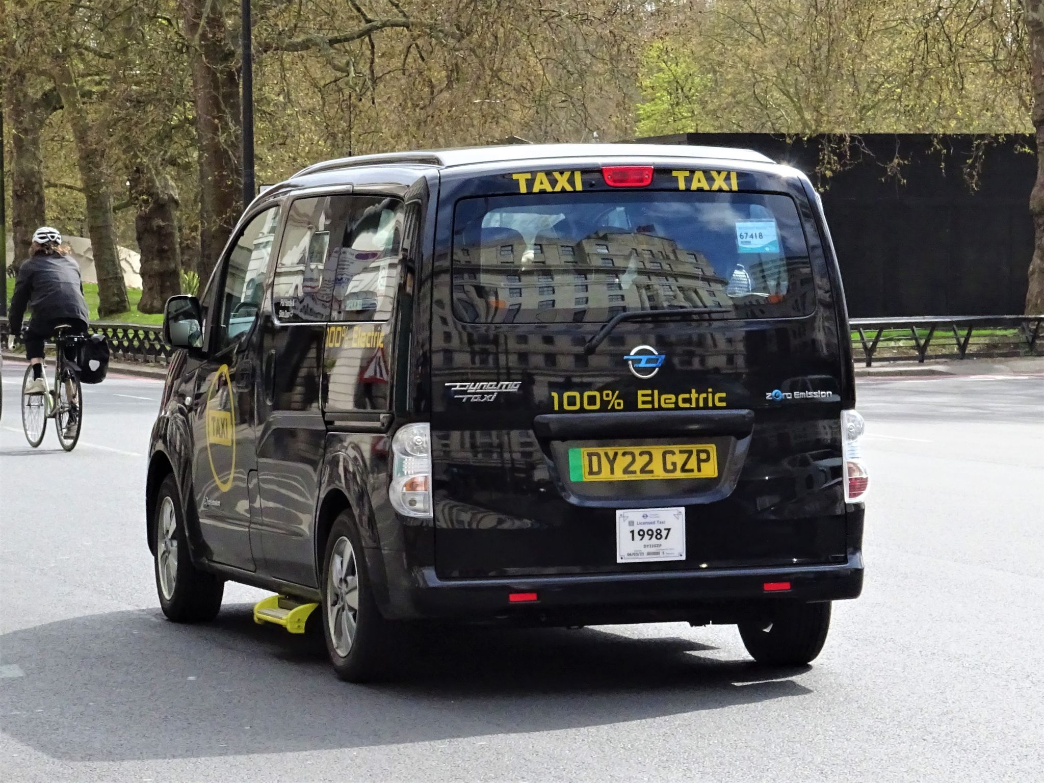 "DY22GZP" photos Nissan NV200. United Kingdom