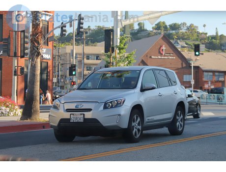 6ZUR361, Toyota RAV4 (California) License plate of the USA
