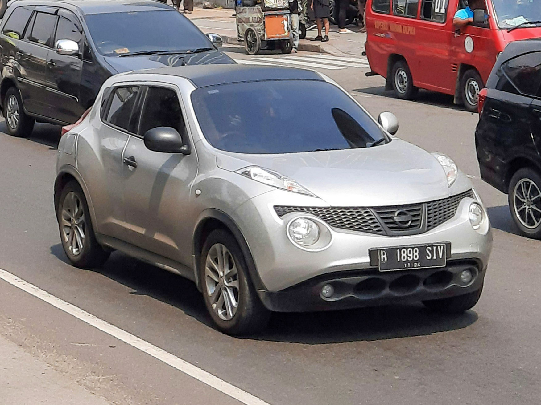 "B 1889 SIV" photos Nissan Juke. Indonesia