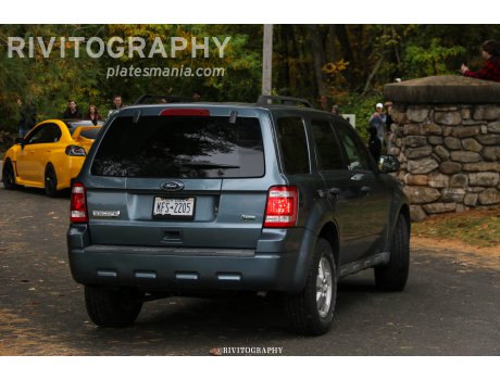 KFS-2205, Ford Escape (New York) License plate of the USA
