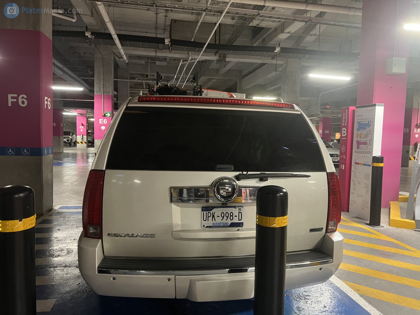 "UPK-998-D" photos Cadillac Escalade. Mexico