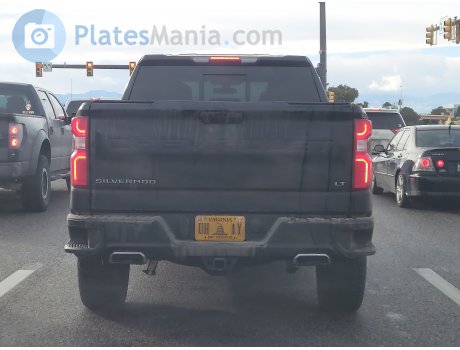 UH 1Y, Chevrolet Silverado (Virginia) License plate of the USA