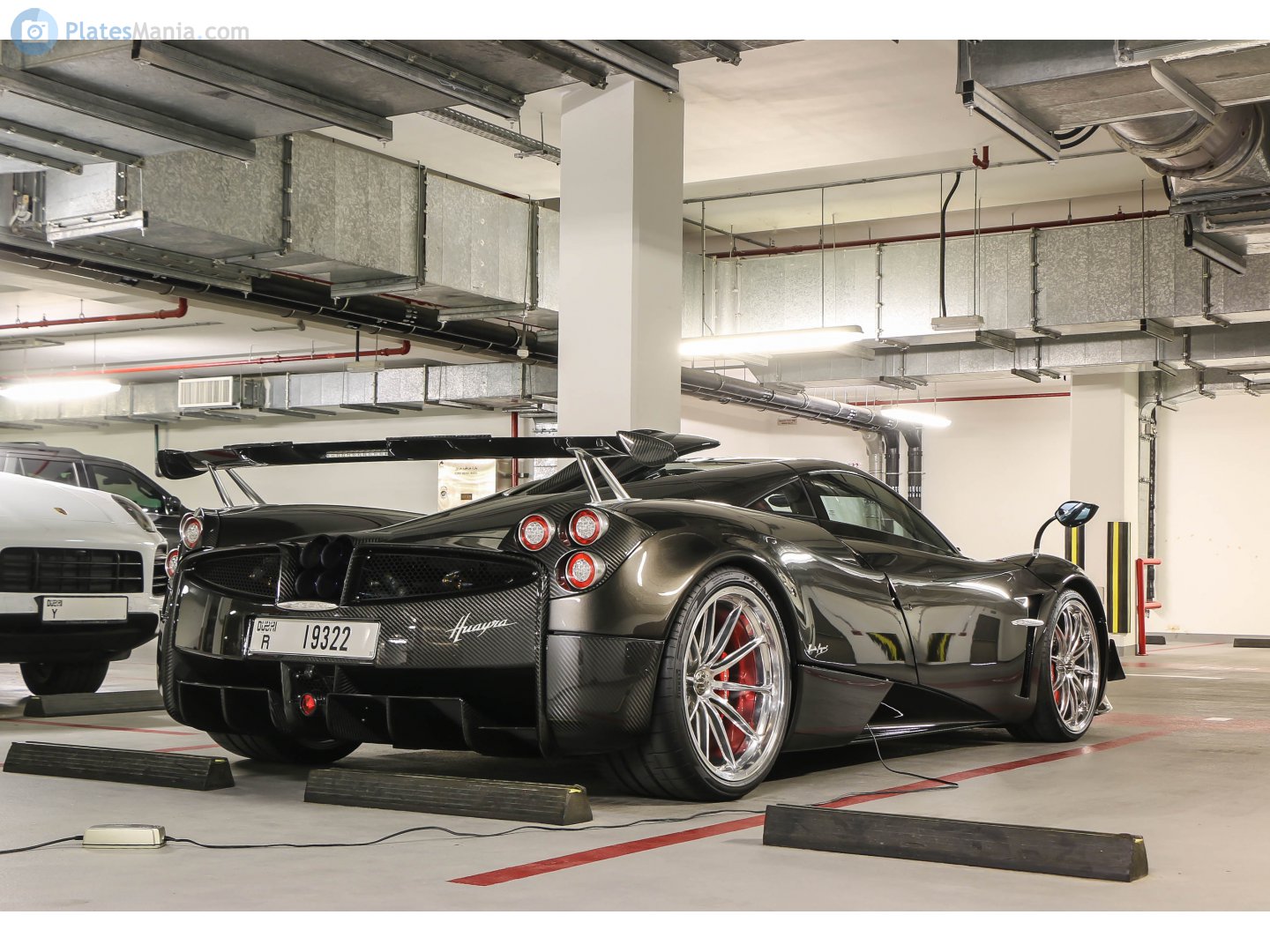 "R 19322" photos Pagani Huayra. UAE