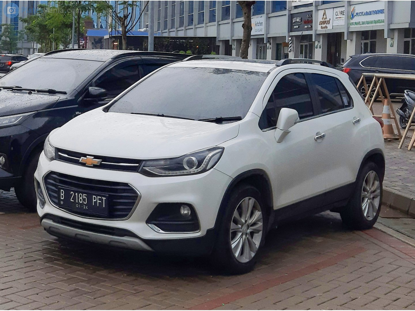 "B 2185 PFT" photos Chevrolet Trax. Indonesia