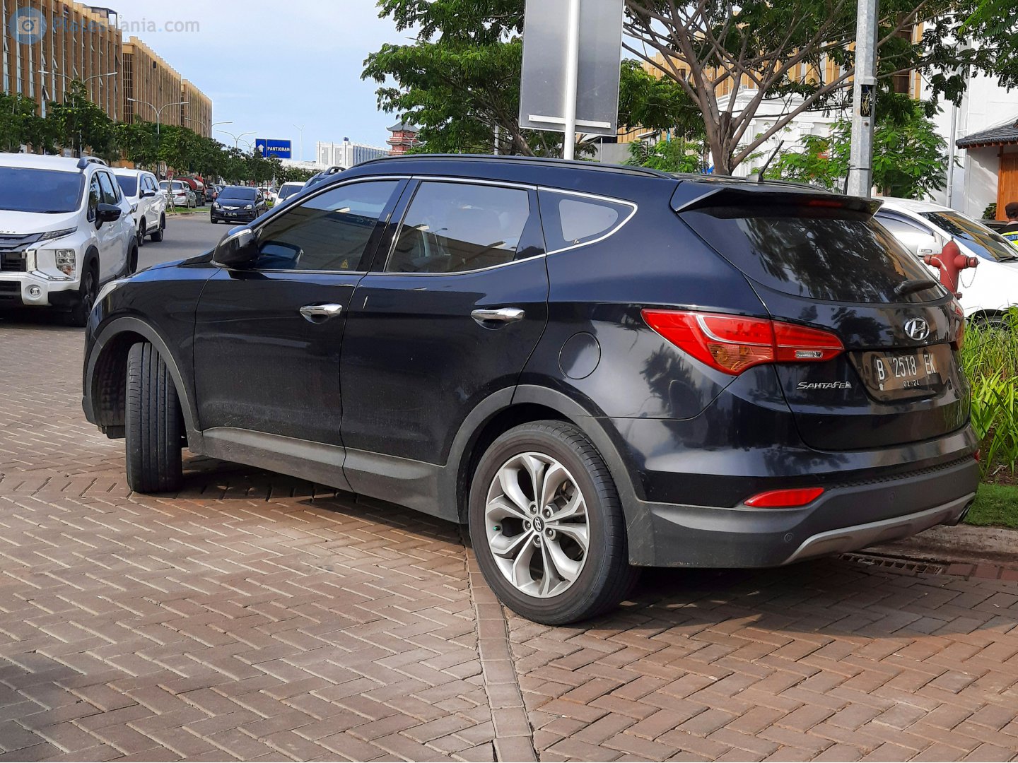 "B 2518 EK" photos Hyundai Santa Fe. Indonesia