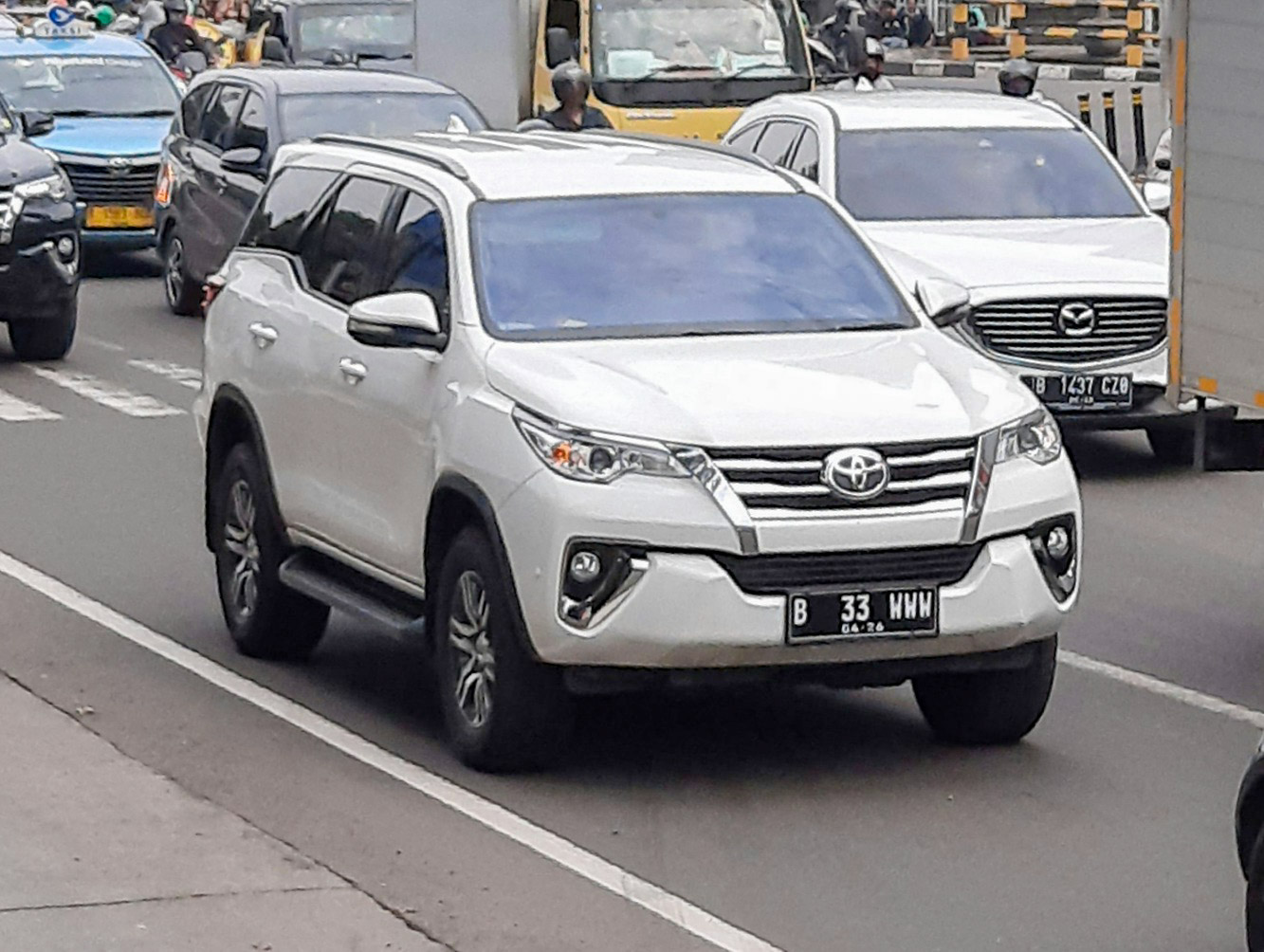"B 33 WWW" photos Toyota Fortuner. Indonesia