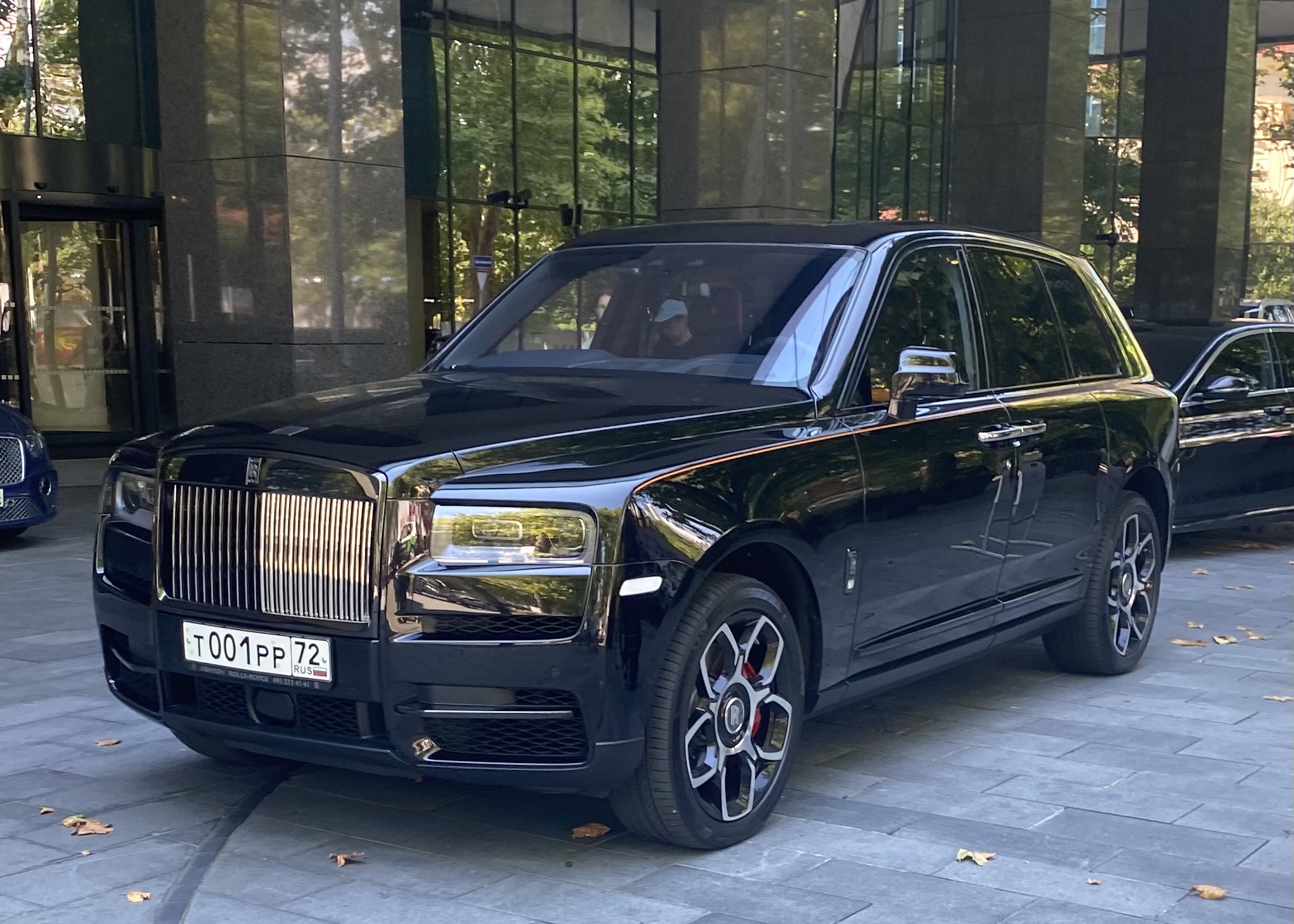 "т 001 рр 72" photos Rolls-Royce Cullinan. Russia