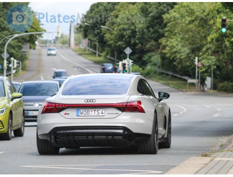 WOB TS 4, Audi e-tron GT (Wolfsburg City) German license plate