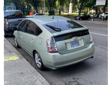 249 PBU, Toyota Prius (Oregon) License plate of the USA