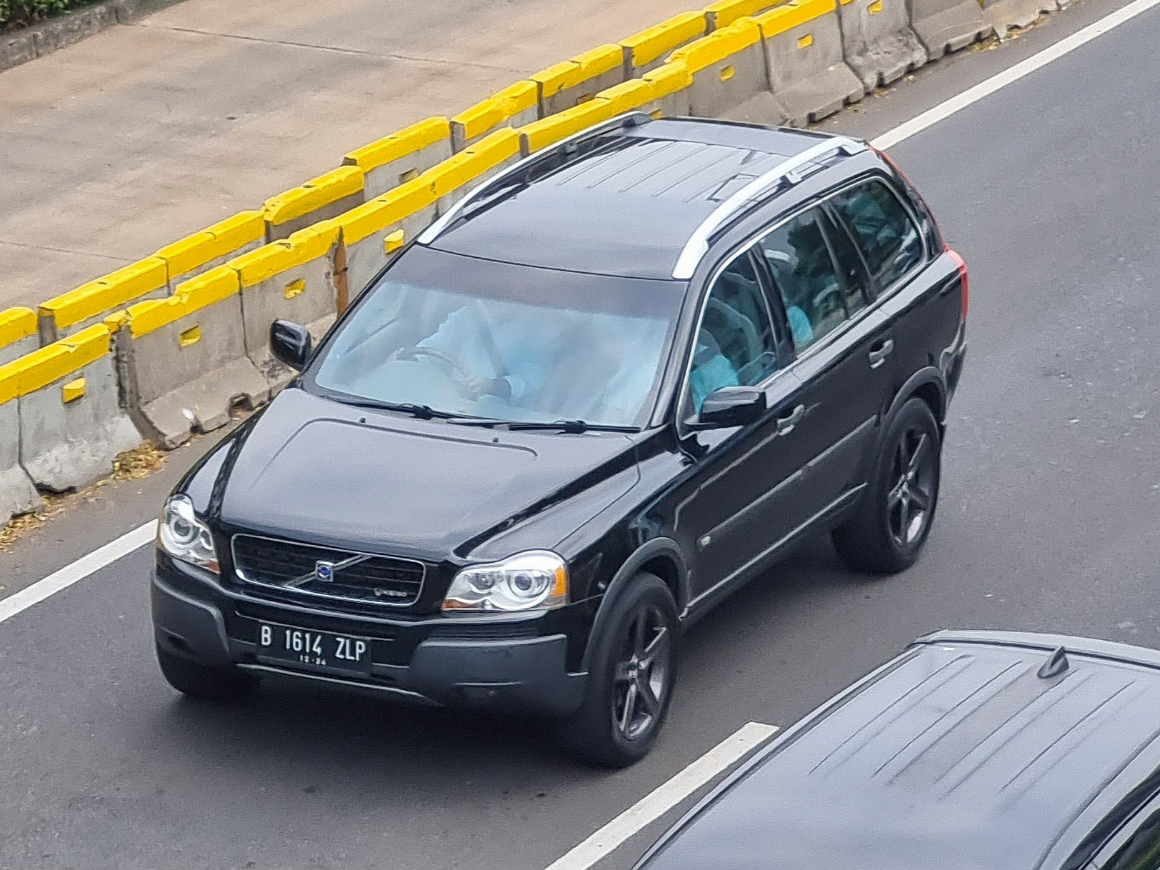 "B 1614 ZLP" photos Volvo XC90. Indonesia