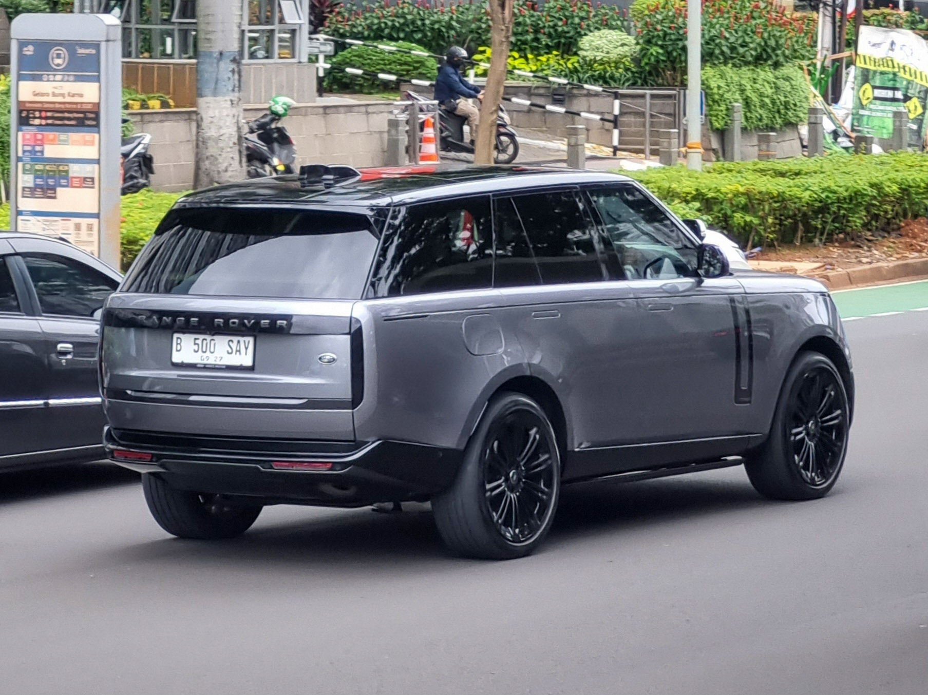 "B 500 SAY" photos Land Rover Range Rover. Indonesia