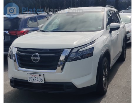 9EWF405, Nissan Pathfinder (California) License plate of the USA