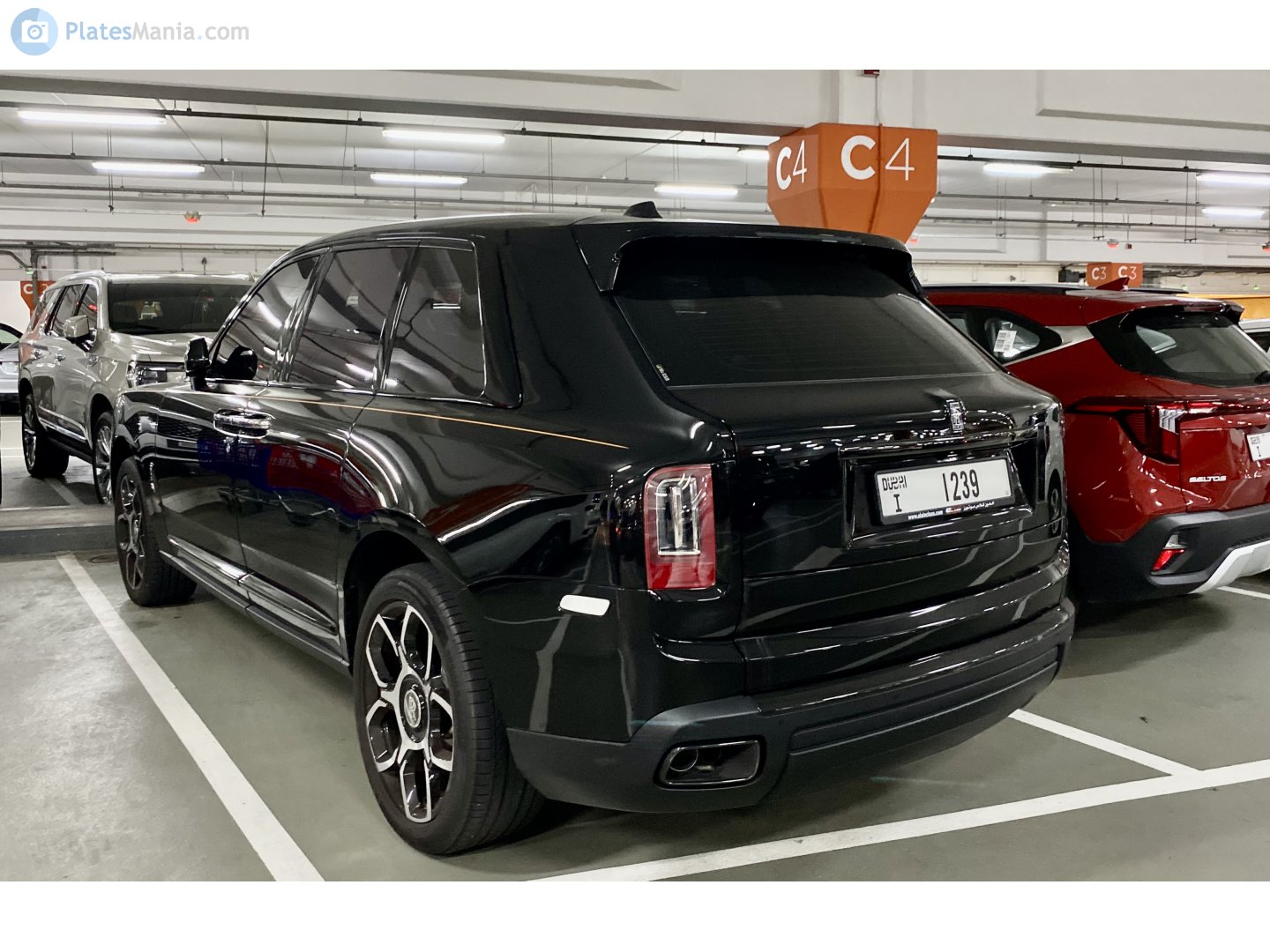 "I 1239" photos Rolls-Royce Cullinan. UAE