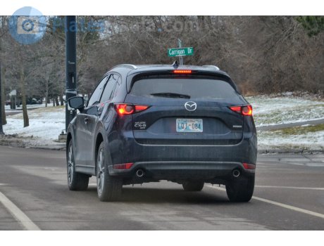 LQJ-084, Mazda CX-5 (Oklahoma) License plate of the USA