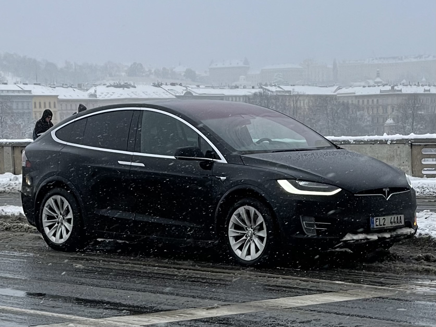 "EL2 44AA" photos Tesla Model X. Czech Republic