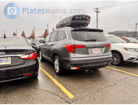 36D X46, Honda Pilot (Massachusetts) License plate of the USA