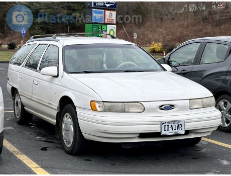 00-VJVR, Ford Taurus (Connecticut) License plate of the USA