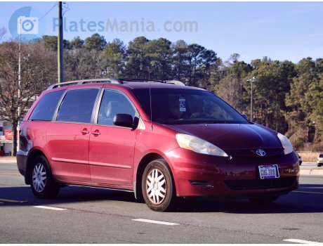 CUG 389, Toyota Sienna (Iowa) License plate of the USA