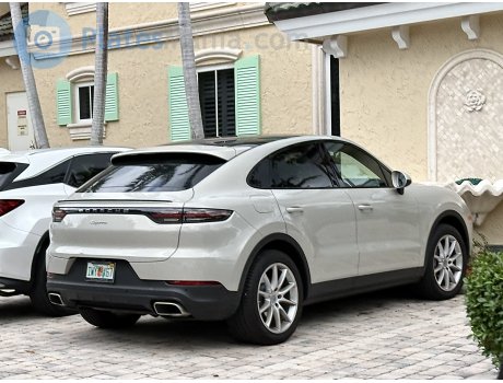 IWY X67, Porsche Cayenne (Florida) License plate of the USA