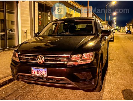 AW 83893, Volkswagen Tiguan (Illinois) License plate of the USA