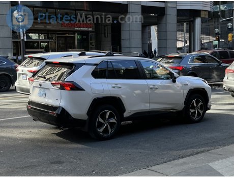 1RF 372, Toyota RAV4 (Rhode Island) License plate of the USA