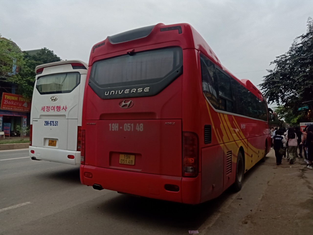 "19H-051.48" photos Hyundai Universe Xpress. Vietnam