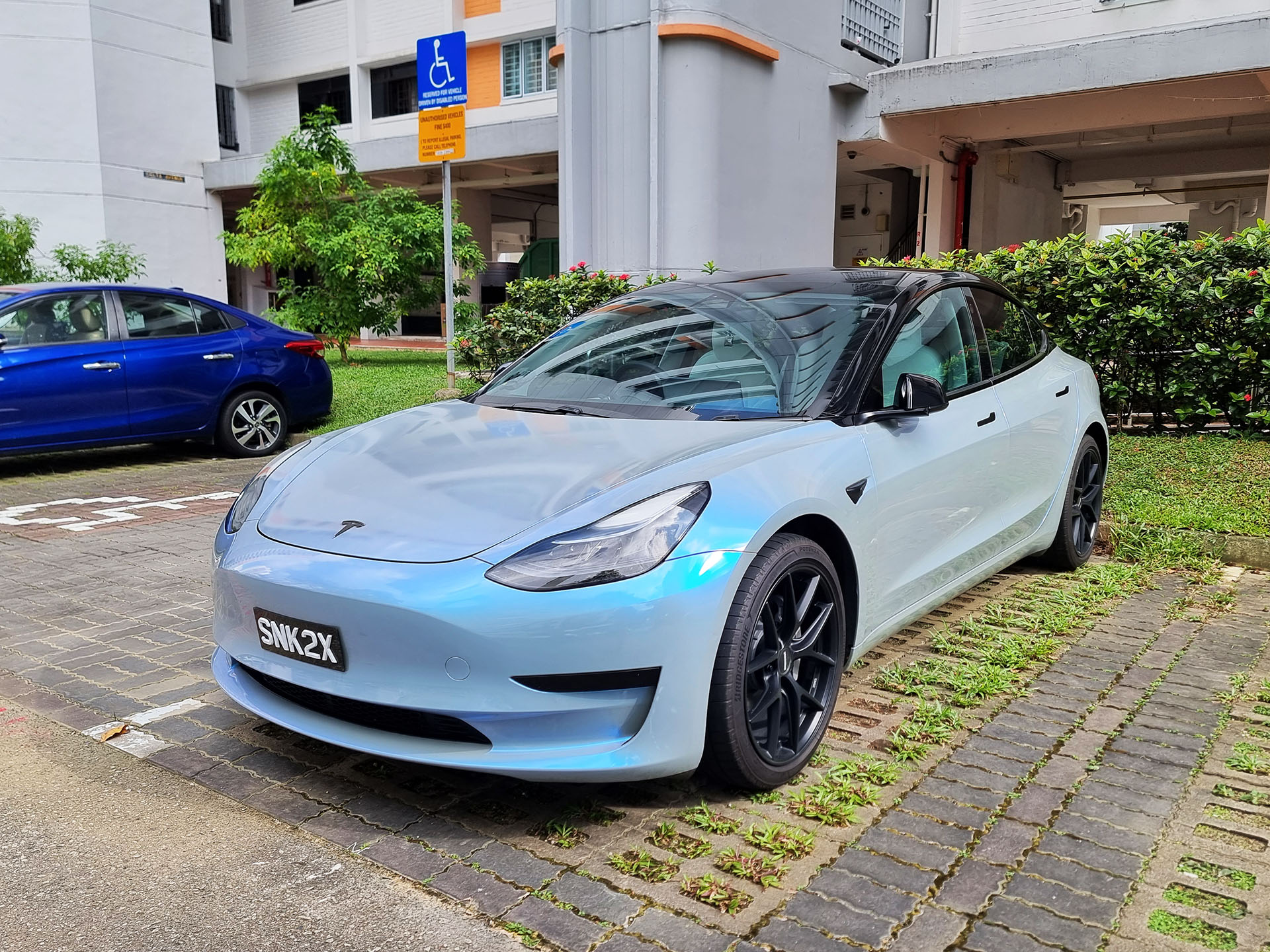 "SNK 2 X" photos Tesla Model 3. Singapore