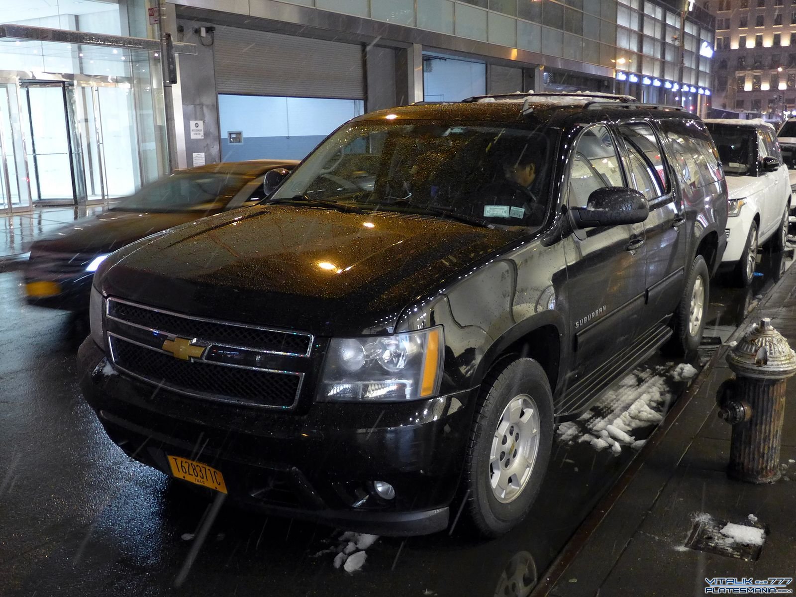 "T628371C" photos Chevrolet Suburban. USA