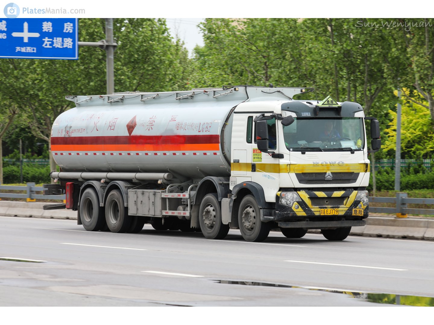 "京A·EJ779" photos CNHTC (Sinotruk) Howo / Sitrak G/T-Series. China