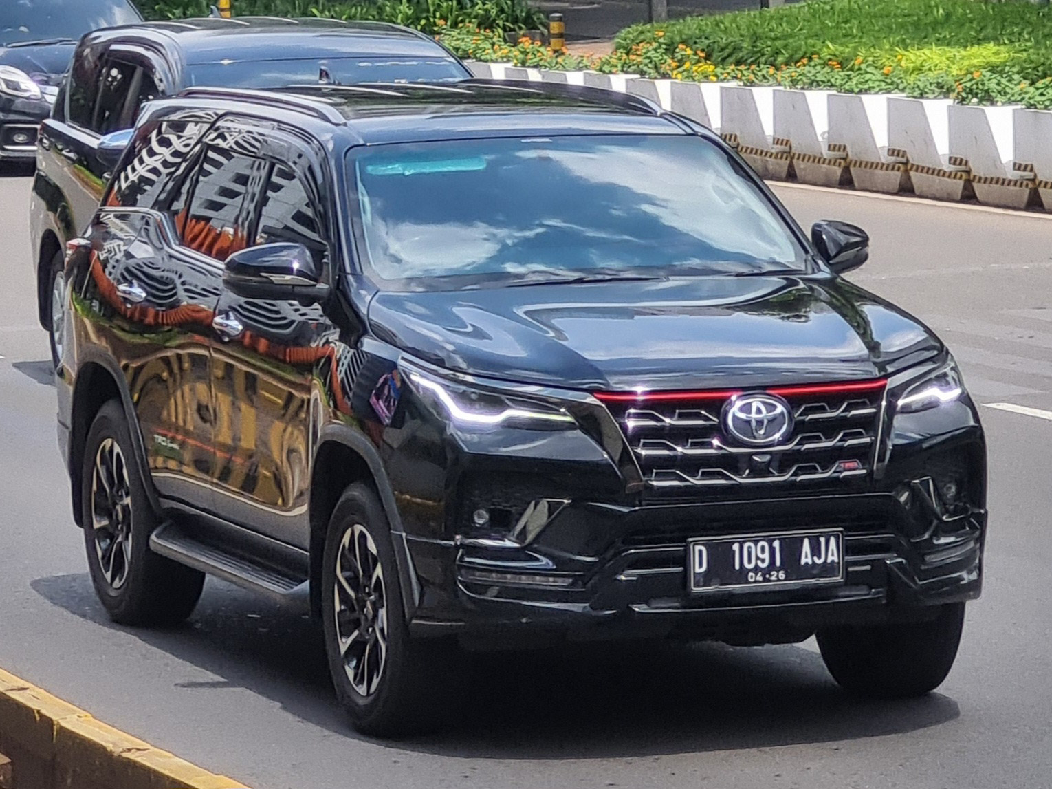 "D 1091 AJA" photos Toyota Fortuner. Indonesia