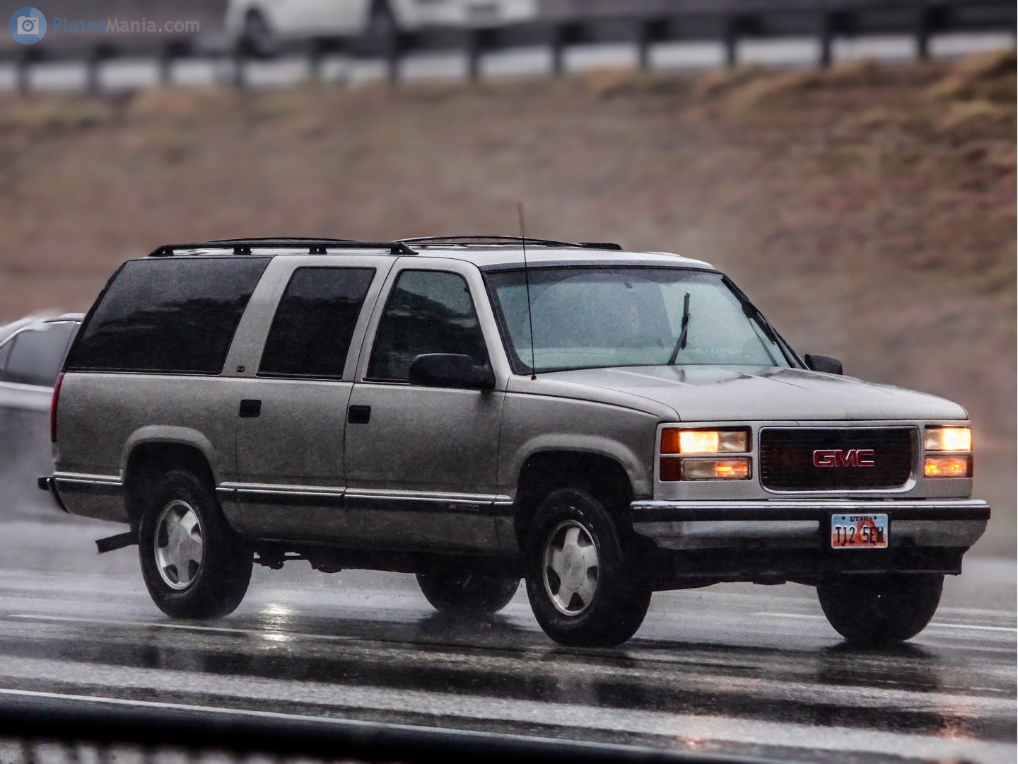 "T12 5EW" photos GMC Suburban. USA