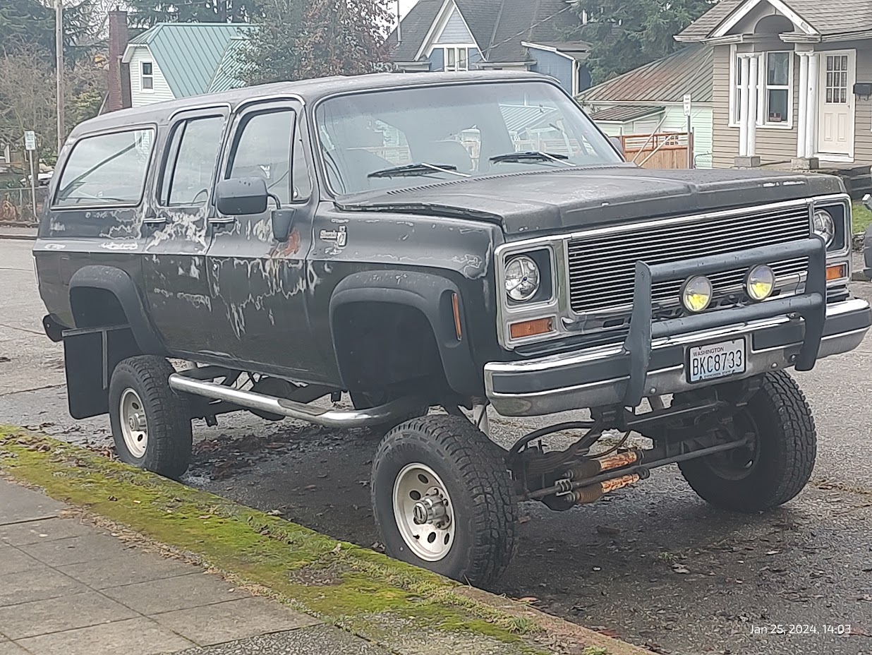 "BKC8733" photos Chevrolet Suburban. USA