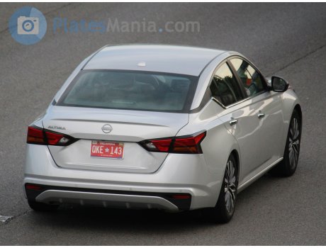 QKE-143, Nissan Altima (Oklahoma) License plate of the USA