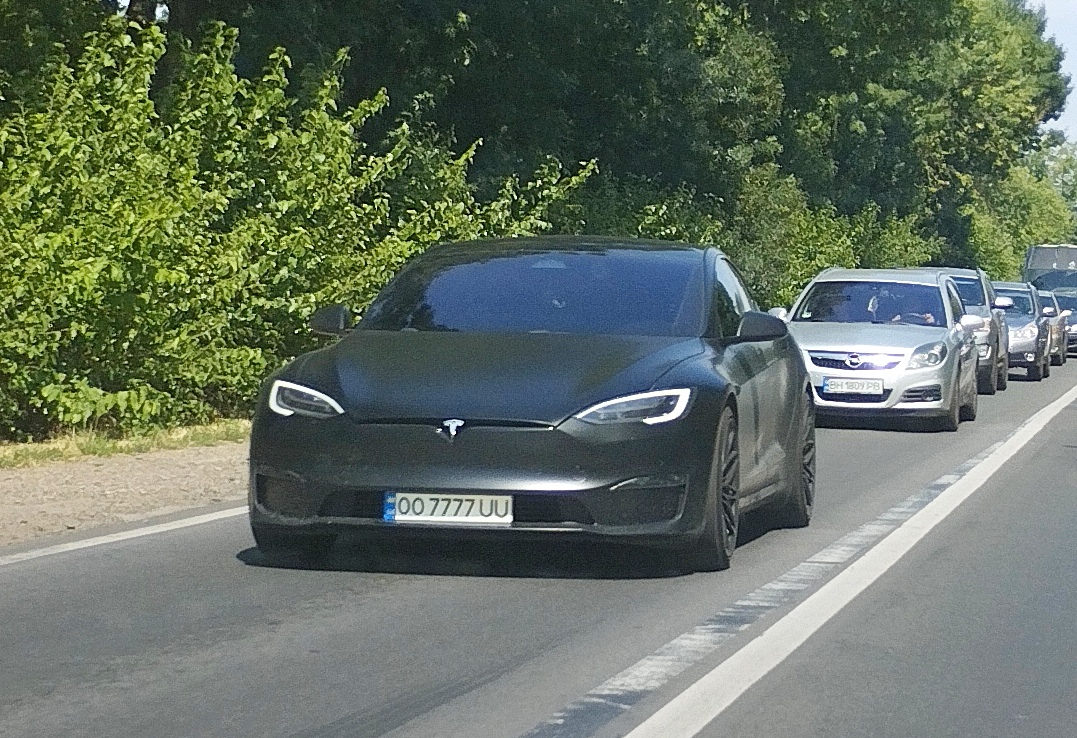 "OO 7777 UU" photos Tesla Model S. Ukraine