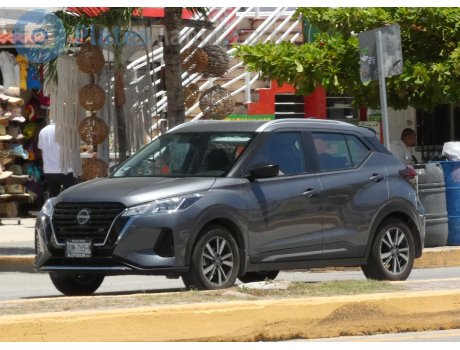 UUM-765-M, Nissan Kicks (Quintana Roo) License plate of Mexico