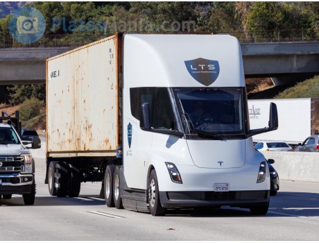ZP53058, Tesla Semi (California) License plate of the USA