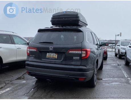 DDD 019, Honda Pilot (Michigan) License plate of the USA