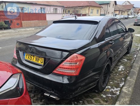 YK57 NFU, Mercedes-Benz S-Klasse (Leeds) License plate of the United ...