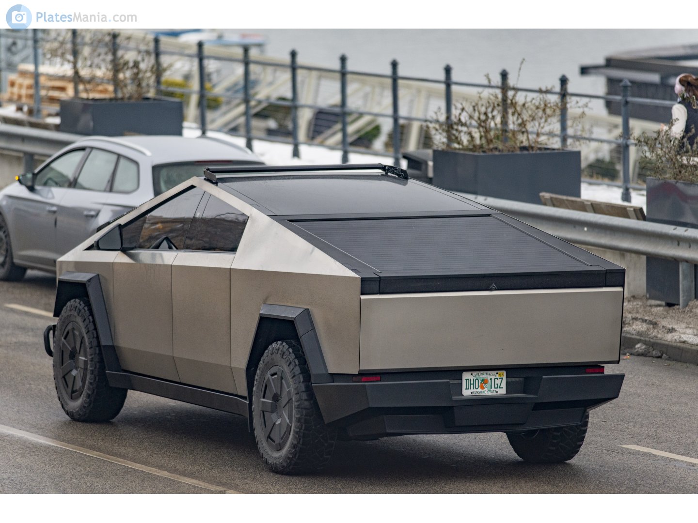 "DH0 1GZ" photos Tesla Cybertruck. USA
