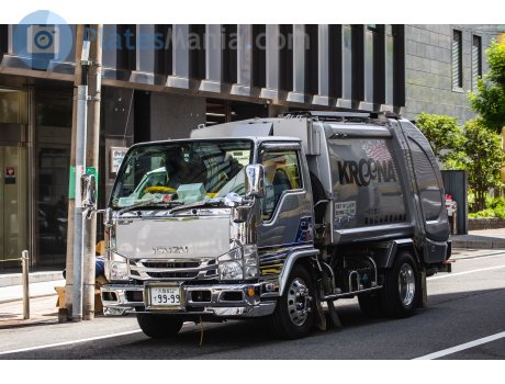 大阪 832 て 9999, Isuzu Elf (Osaka) License plate of Japan