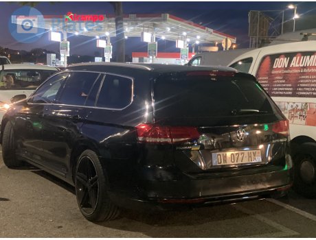 DW-077-MX, Volkswagen Passat (Paris) French license plate